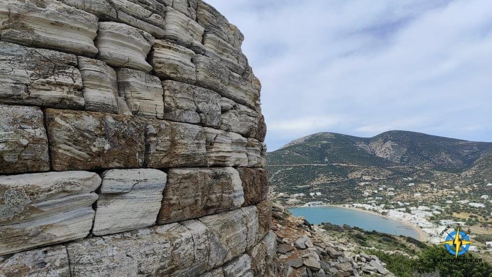 Ο ΑΣΠΡΟΣ ΠΥΡΓΟΣ ΤΗΣ ΣΙΦΝΟΥ-ΟΙ ΦΡΥΚΤΩΡΙΕΣ ΤΟΥ ΑΙΓΑΙΟΥ-ΒΙΝΤΕΟ ...